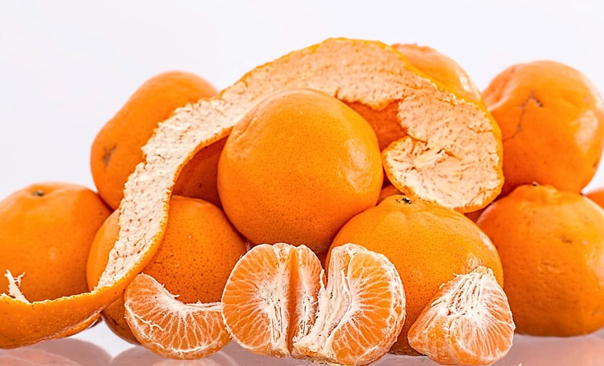 Mai buttare le bucce di mandarino perché potremmo risparmiare grazie a ... Mai buttare le bucce di mandarino perché potremmo risparmiare grazie a ...